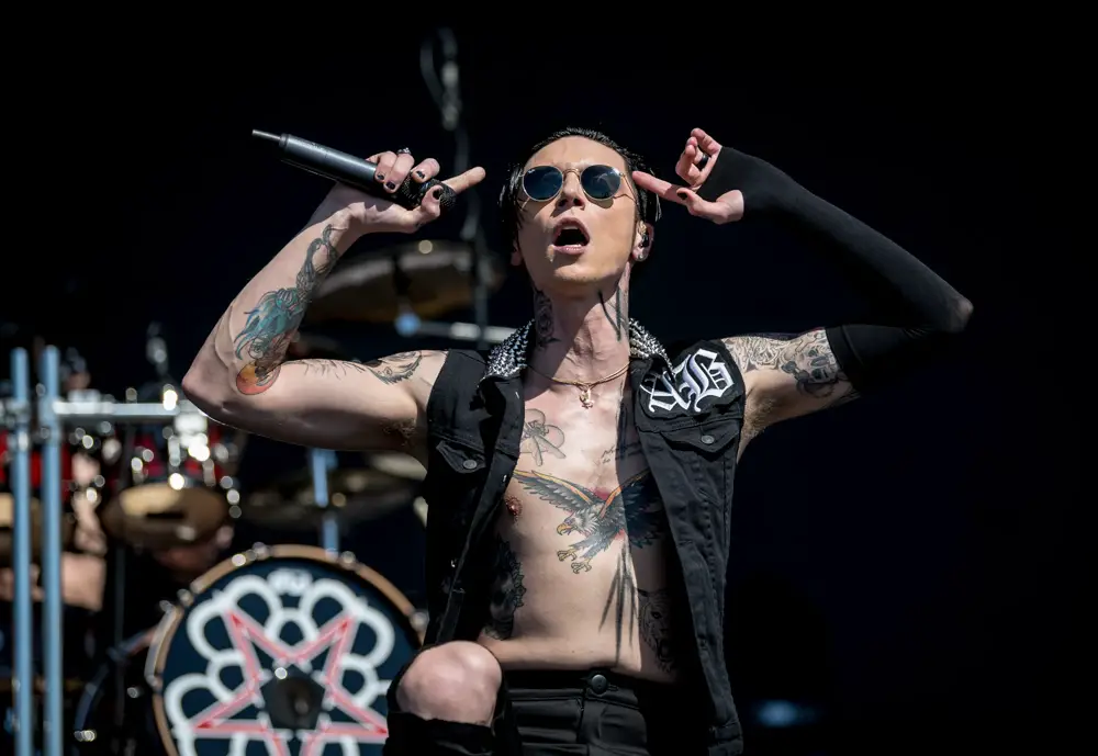 BLACK VEIL BRIDES' Andy Biersack Calls MOTLEY CRUE's "Generation Swine ...