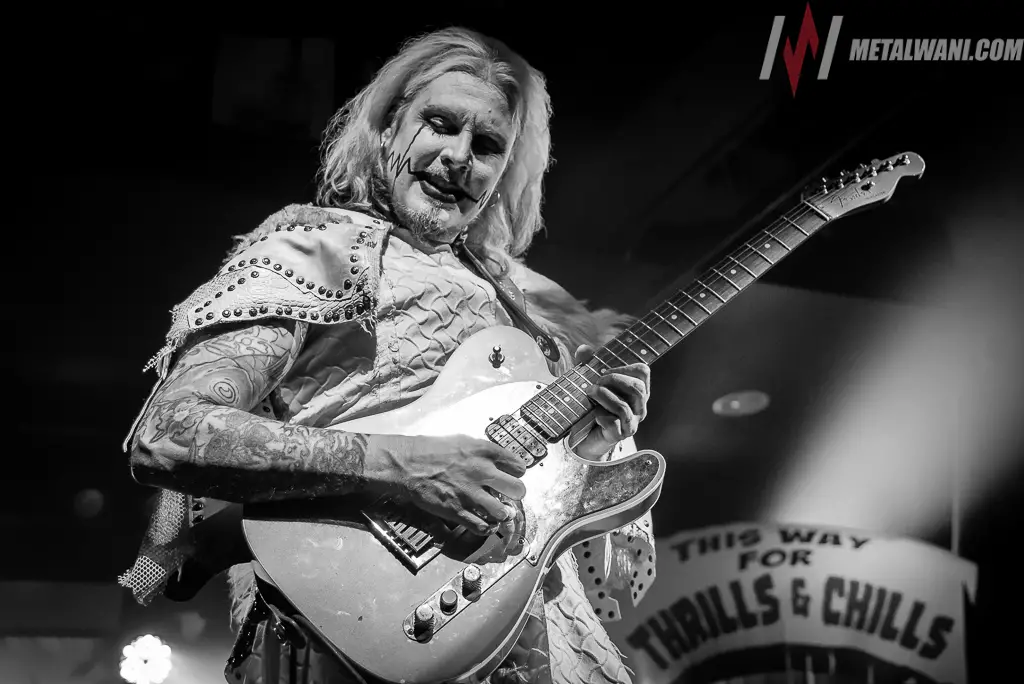 JOHN 5 Rumored To Be Replacing MICK MARS In Future MOTLEY CRUE Tours ...