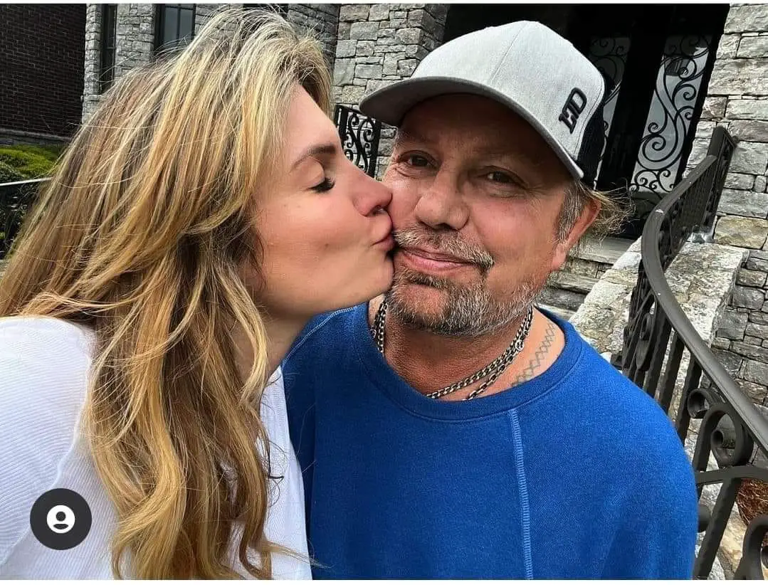 MOTLEY CRUE's Vince Neil Reportedly Ends 15-Year Relationship After ...