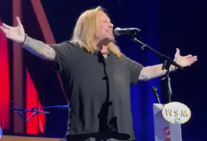 Motley Crue's Vince Neil Said David Lee Roth Saved Him From Being ...