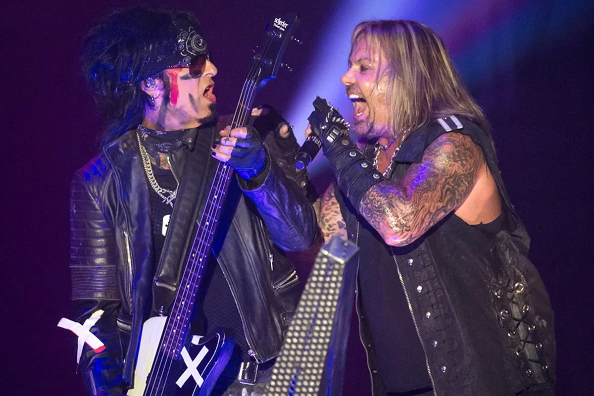 Nikki Sixx Calls Negative Review of Mötley Crüe's Concert 'Spot On ...