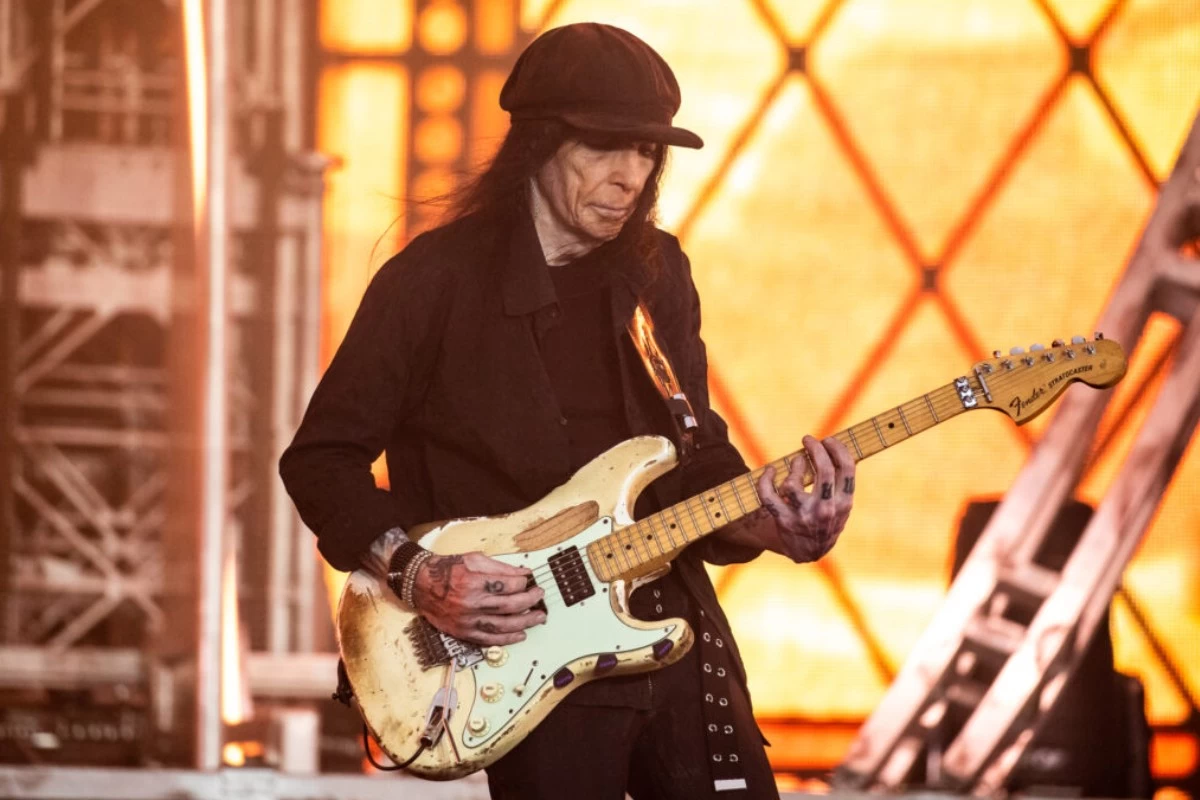 Mick Mars Admits He Never Read MOTLEY CRUE's Official Biography ''The ...