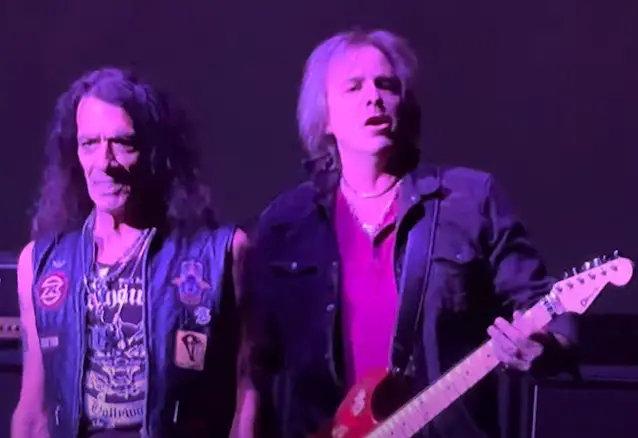 Stephen Pearcy Says RATT Reunion With Warren DeMartini Is Possible Due ...