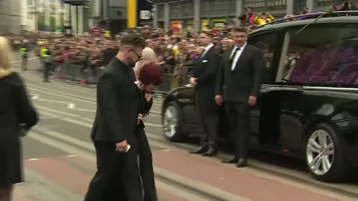 Chaos at BLACK SABBATH Bridge: Paramedics Rush to Aid Fainting Fans ...